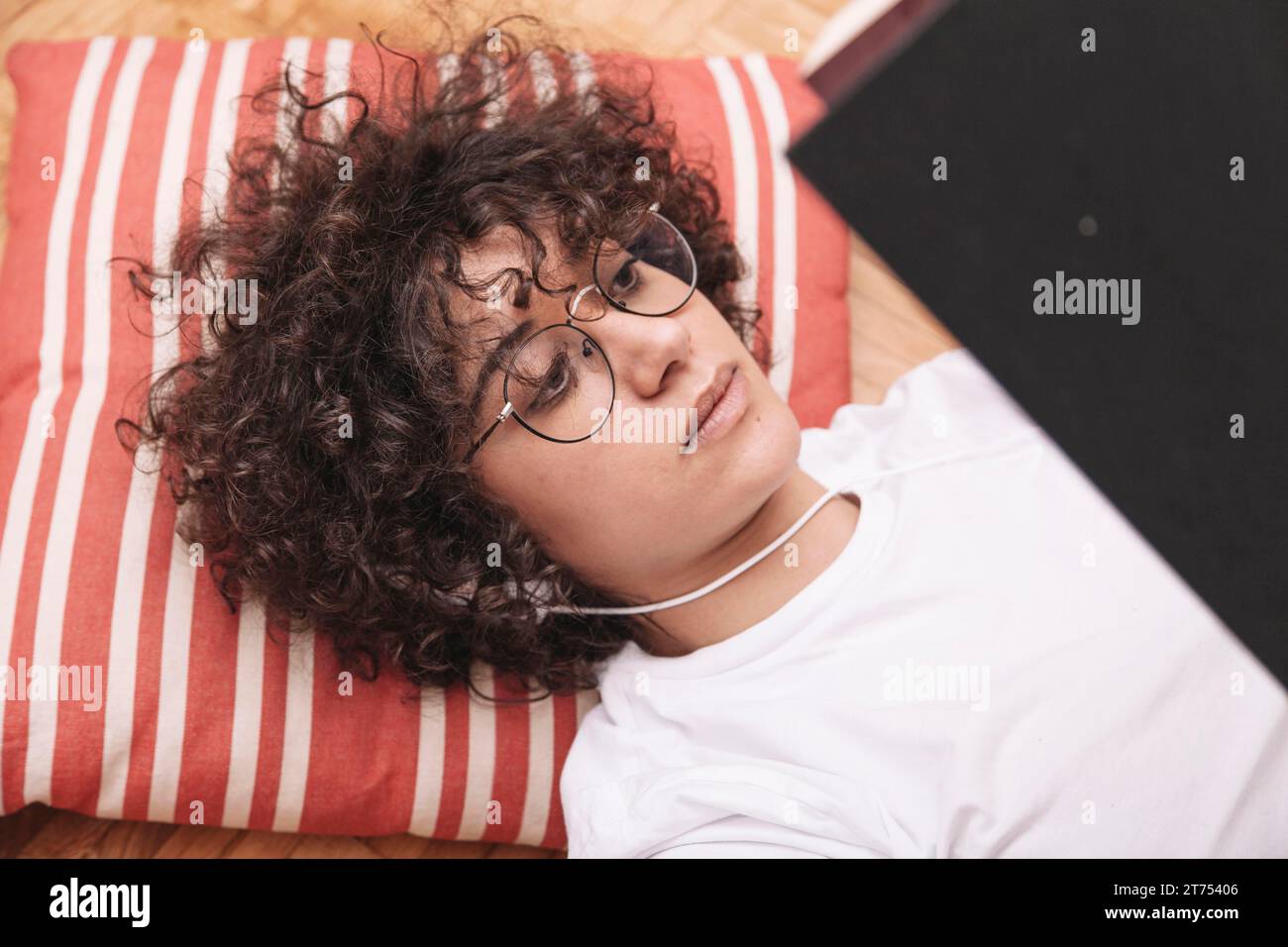 Book face teenager hi-res stock photography and images - Alamy