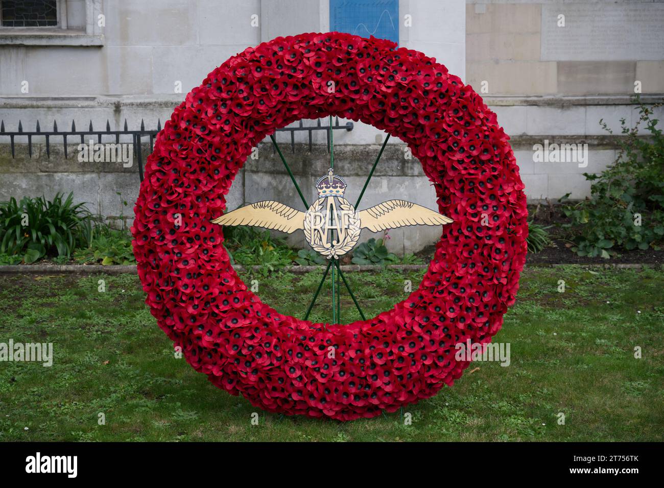 Raf memorial wreath hi-res stock photography and images - Alamy