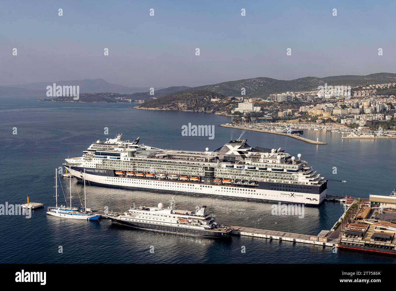 Celebrity Infinity, cruise ship of the shipping company Celebrity ...