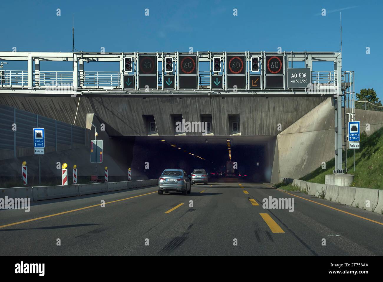 Traffic guidance system in front of the Engelberg Tunnel, Leonberg ...