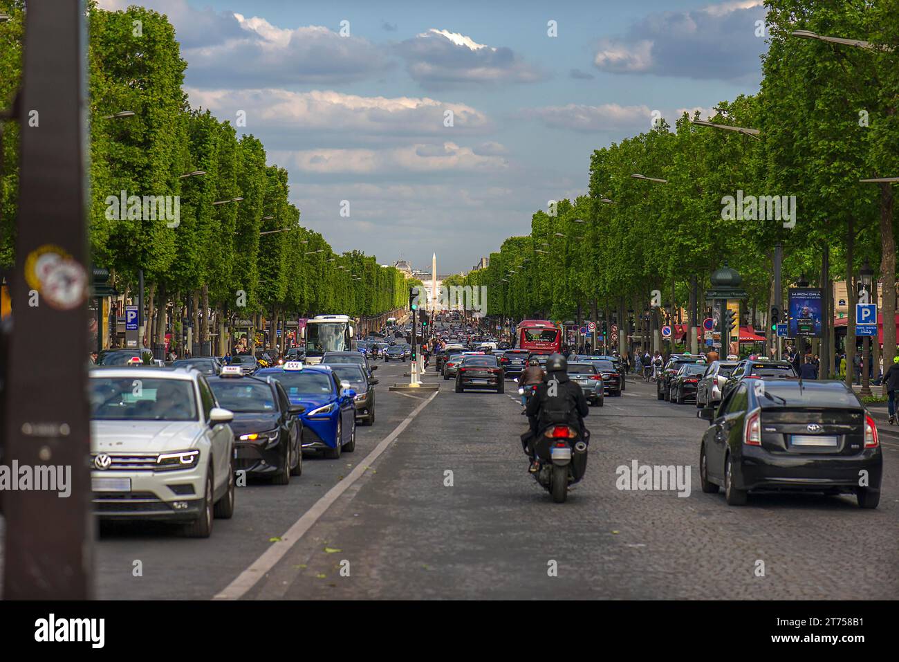 Daily traffic on the Champs Elysees, Paris, France Stock Photo - Alamy