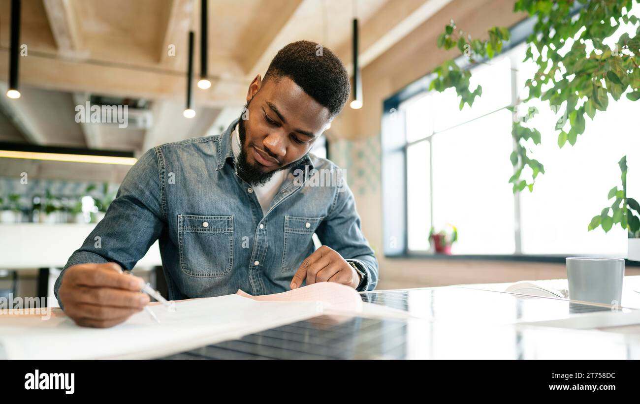 Project desk hi-res stock photography and images - Alamy