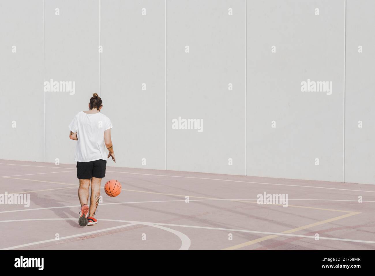 Young basketball player ball hi-res stock photography and images - Alamy