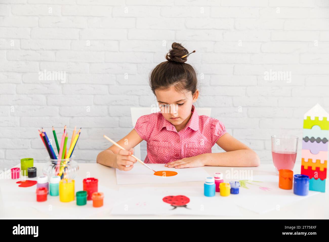 Kid painting hi-res stock photography and images - Alamy