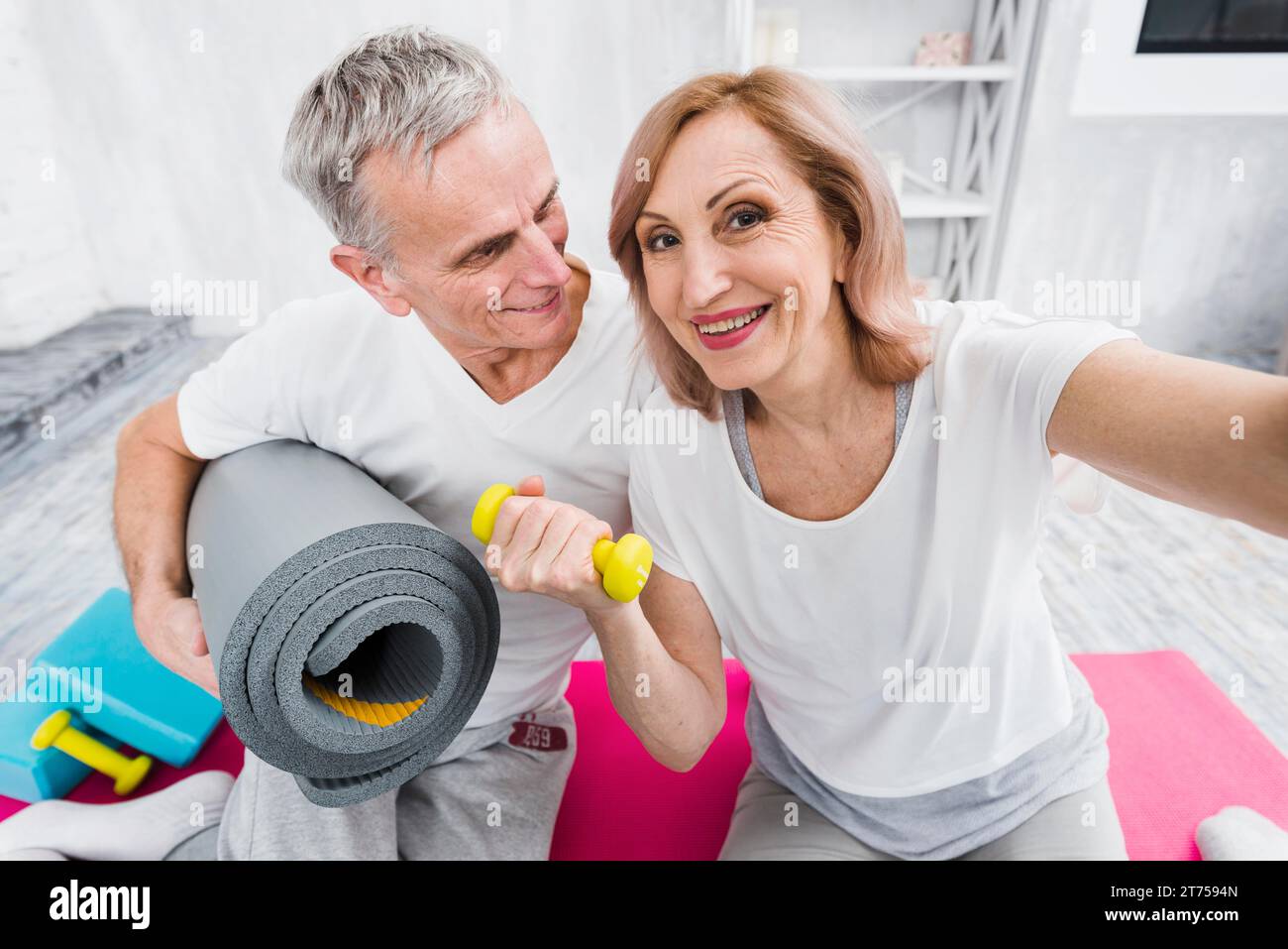 Exercise mat and dumbbells hi-res stock photography and images - Alamy