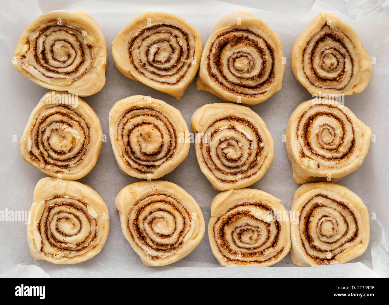 Flat lay cinnamon rolls tray Stock Photo - Alamy