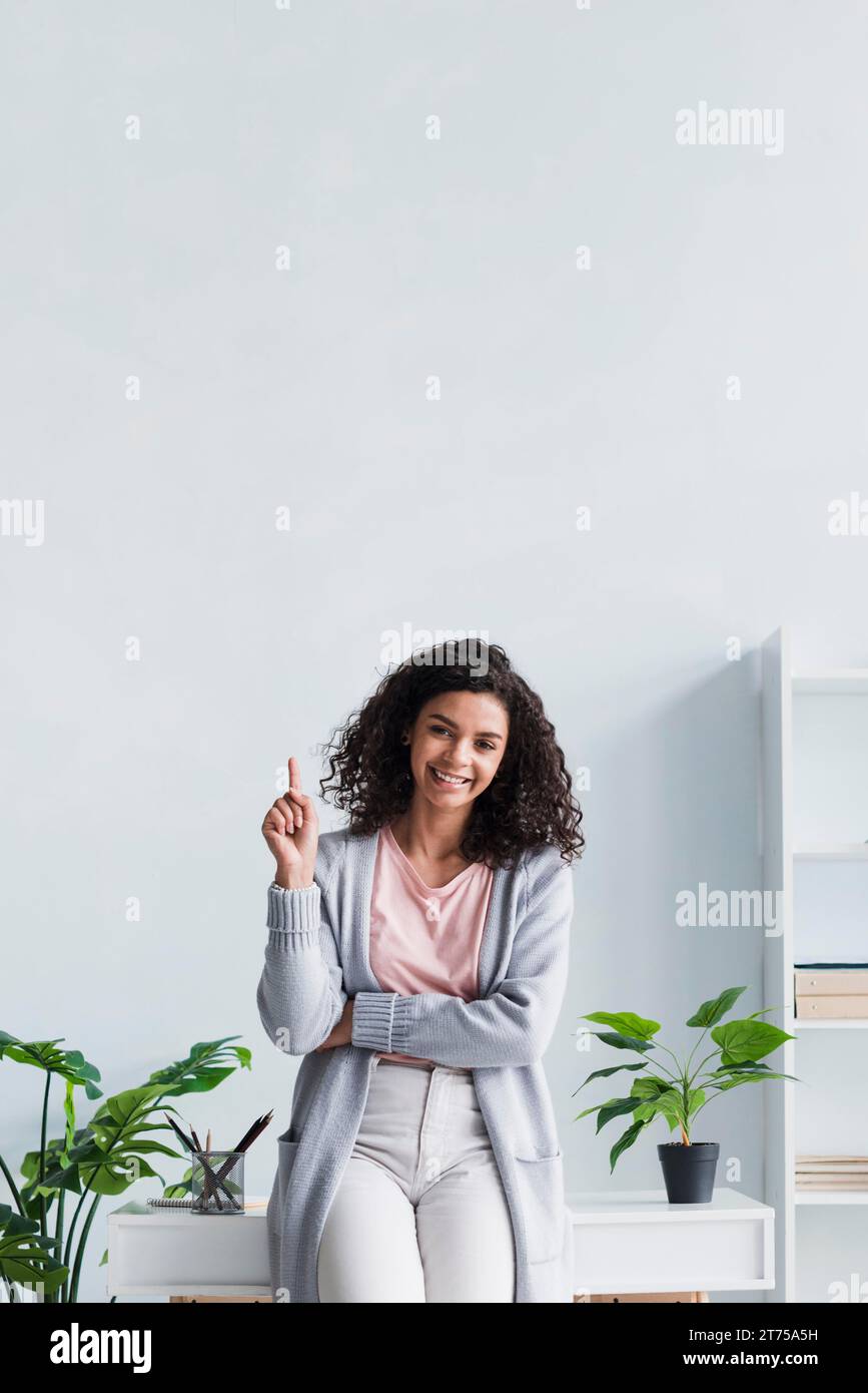 Female pointing up hi-res stock photography and images - Alamy