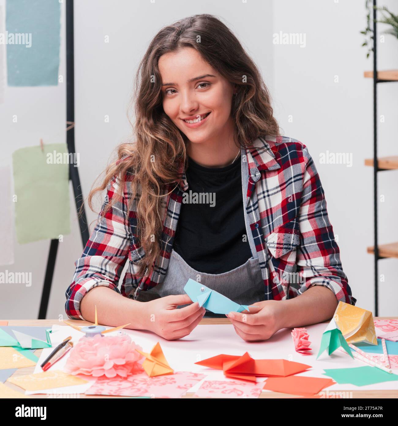 How to be happy origami hi-res stock photography and images - Alamy
