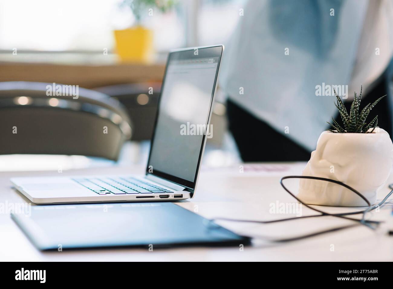 Laptop graphics tablet desk Stock Photo - Alamy
