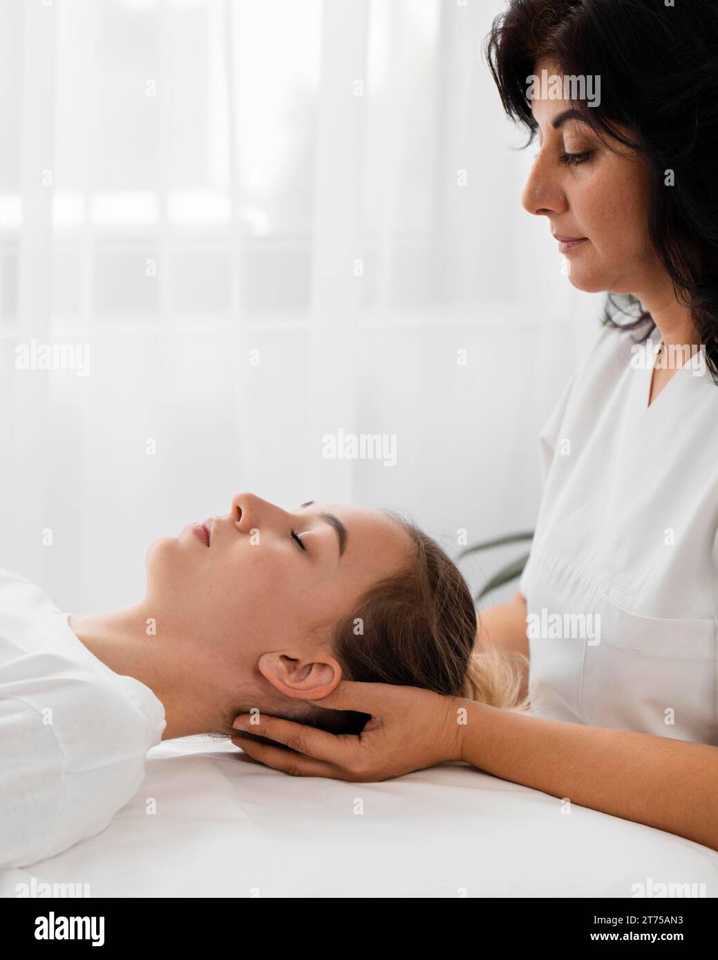 Osteopathist hi-res stock photography and images - Alamy