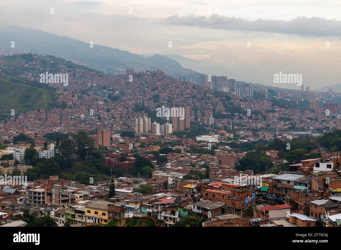 Colombian favela hi-res stock photography and images - Alamy