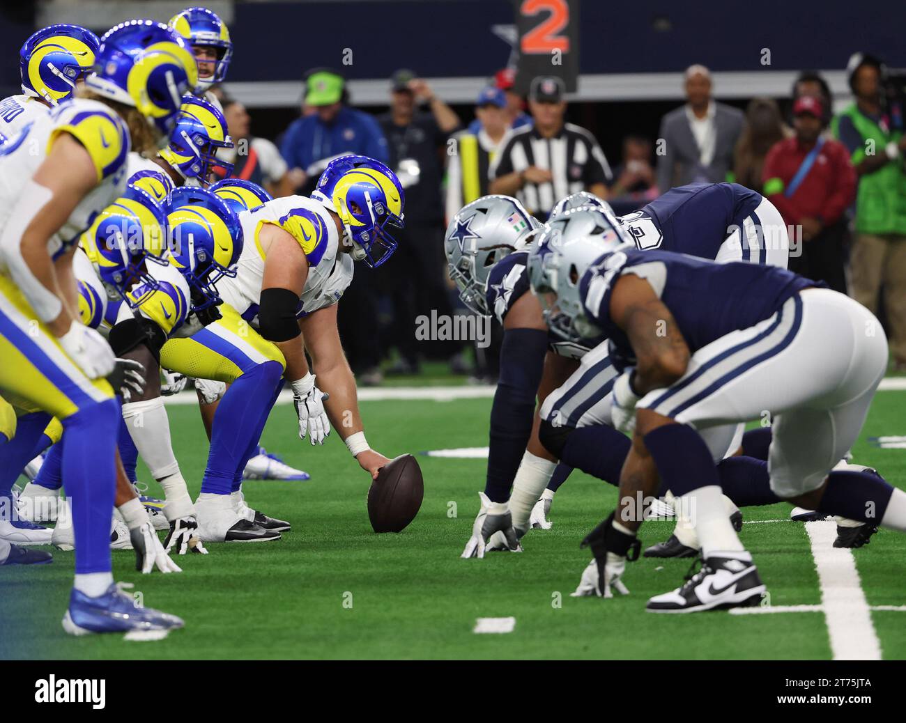 Nfl scrimmage line hi-res stock photography and images - Alamy
