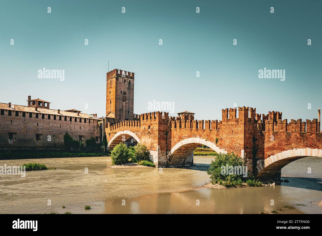 Landscape of Verona city with the view of medieval Castelvecchio Bridge ...