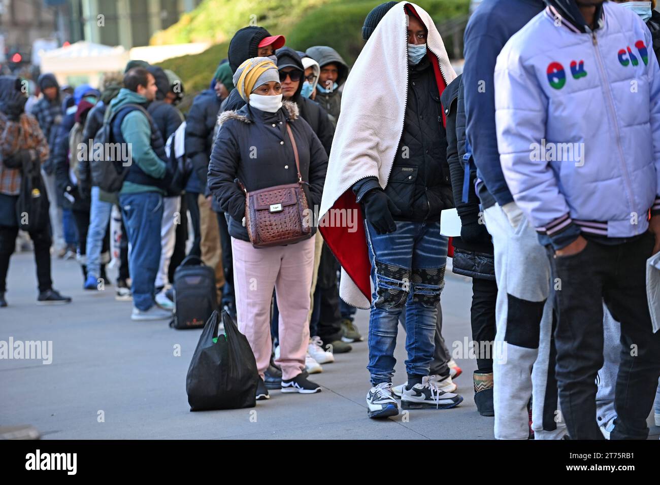 New York New York Usa 13th Nov 2023 Recently Arrived Migrants Line