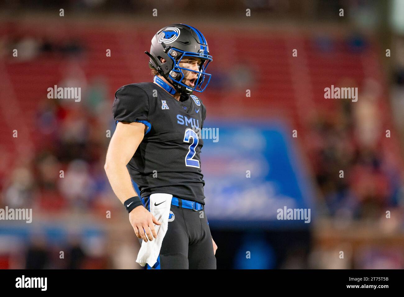 DALLAS, TX - NOVEMBER 10:Southern Methodist Mustangs quarterback ...