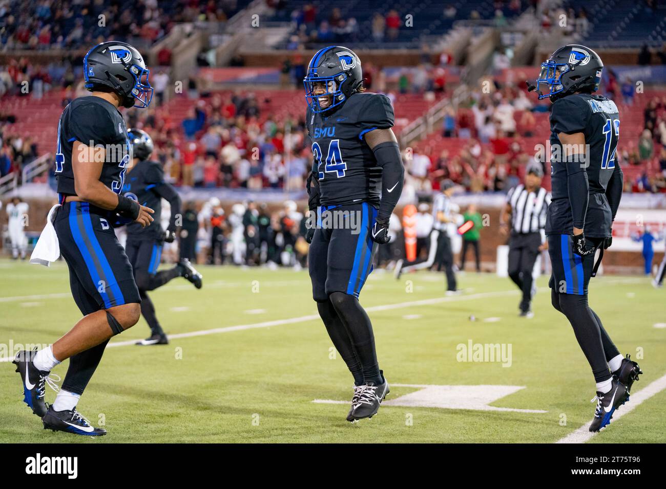 DALLAS, TX - NOVEMBER 10:Southern Methodist Mustangs linebacker Kobe ...