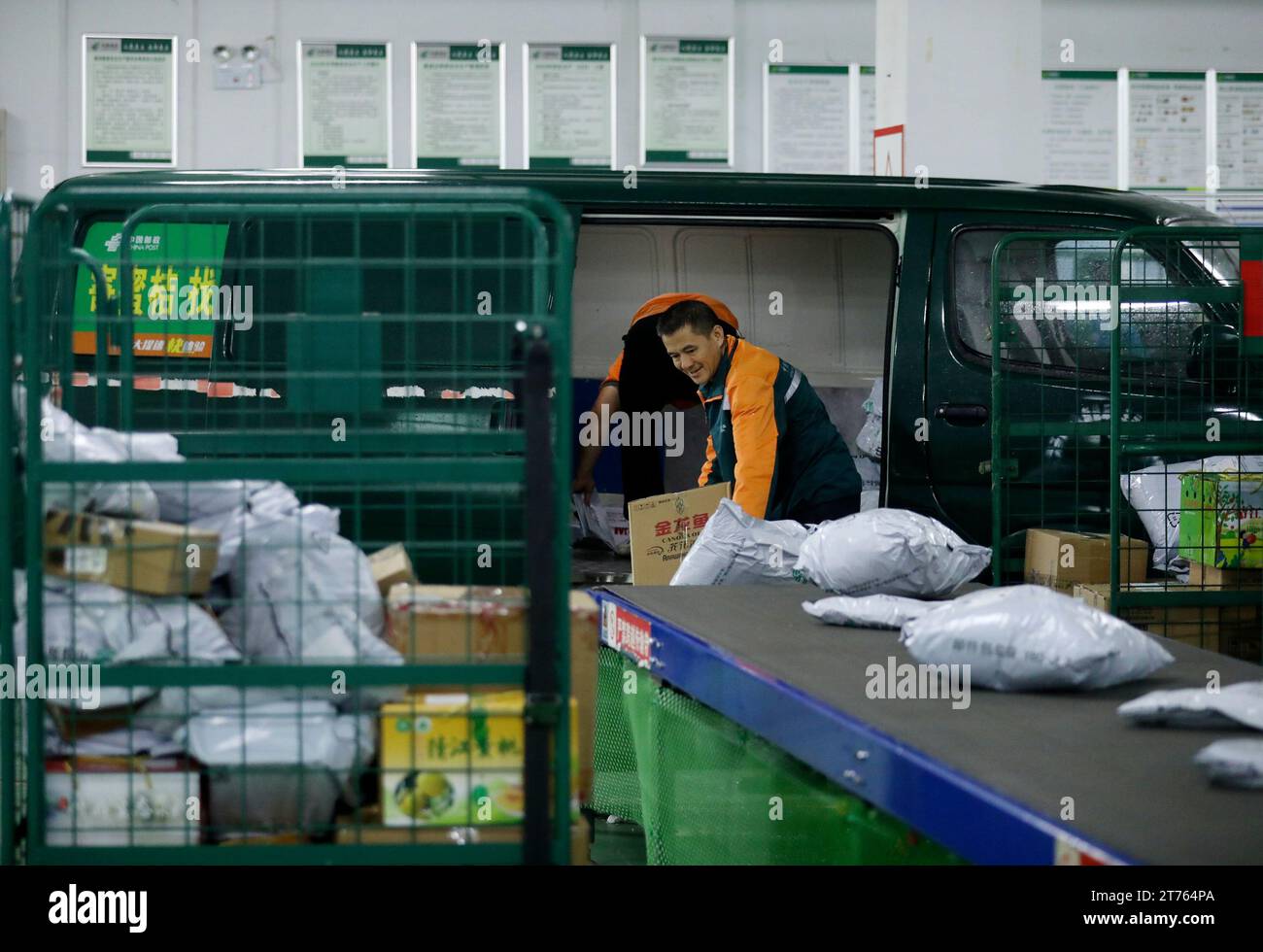 Mail and parcel processing center hi-res stock photography and images ...