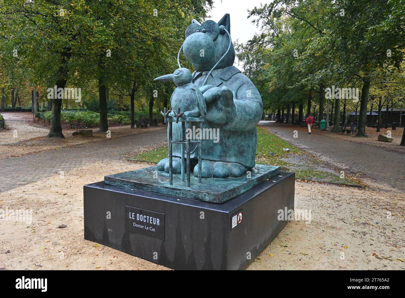 Le Chat ‘Le Docteur’ (Doctor Le Cat) sculpture by Philippe Geluck in ...
