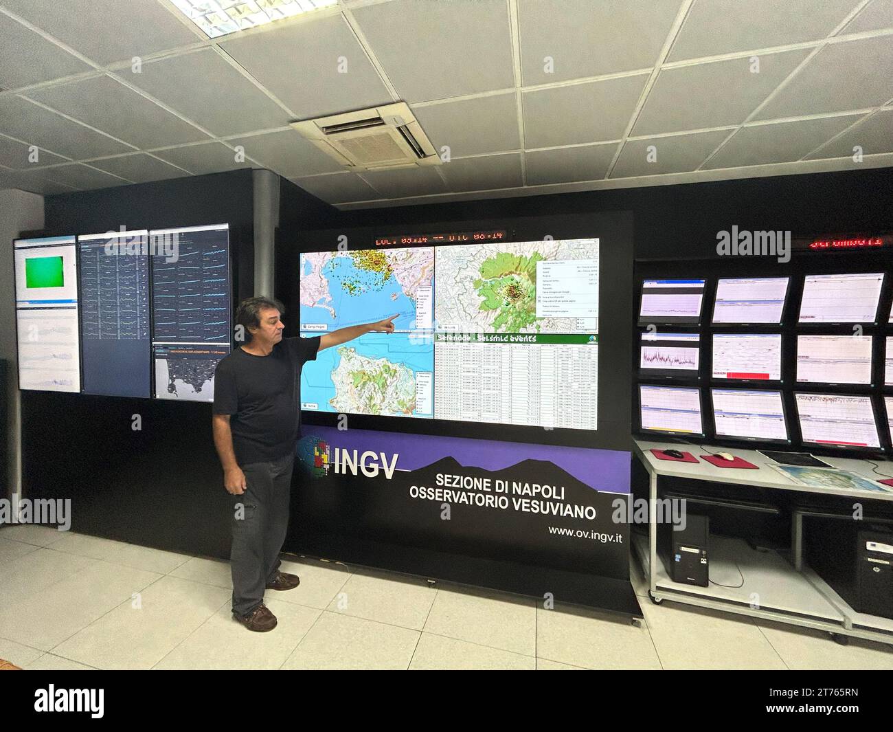 Institute of geophysics and volcanology hi-res stock photography and ...