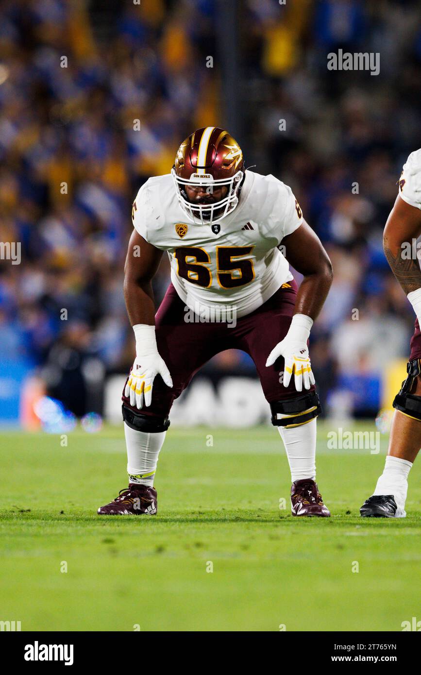 PASADENA, CA - NOVEMBER 11: Arizona State Sun Devils offensive lineman ...