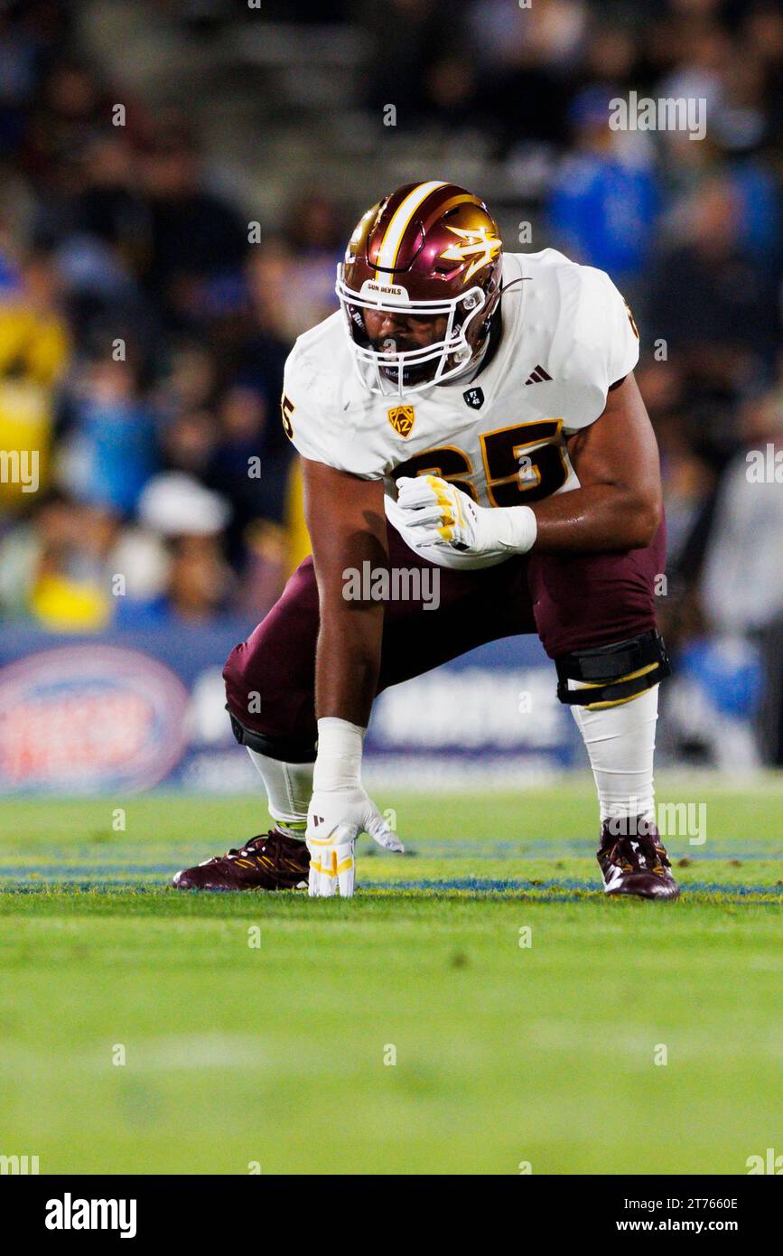 PASADENA, CA - NOVEMBER 11: Arizona State Sun Devils offensive lineman ...