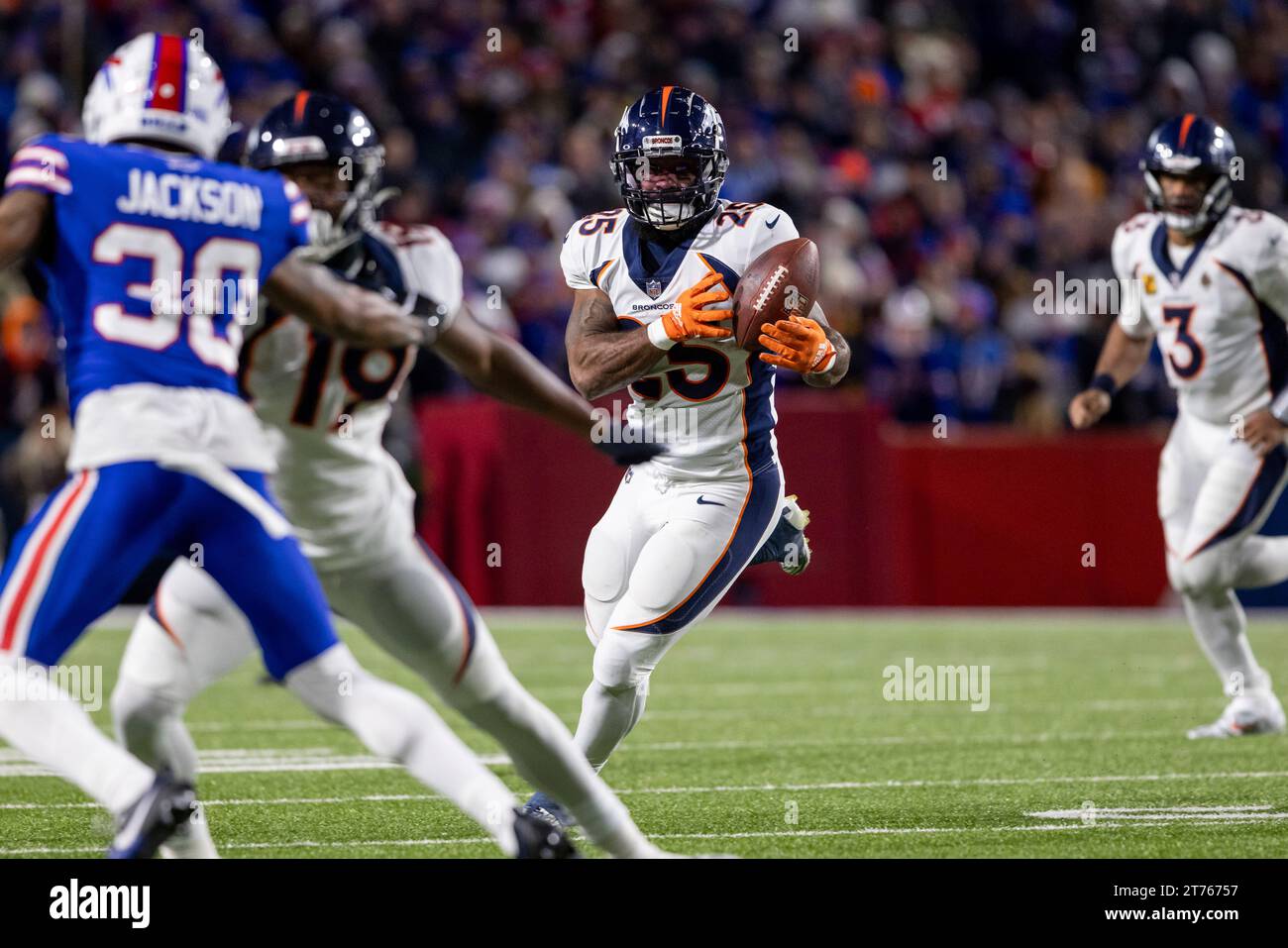 Denver Broncos running back Samaje Perine (25) catches a pass during an ...