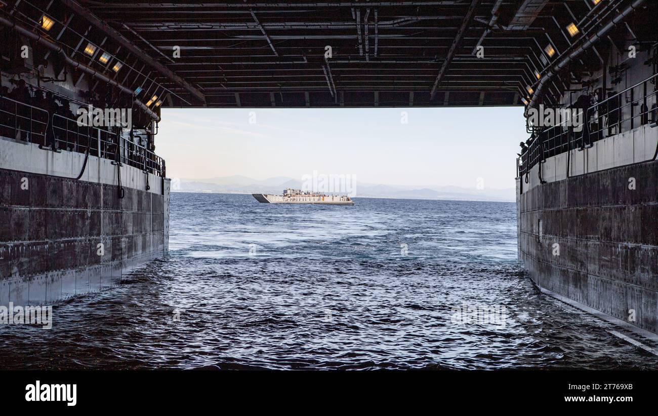 Sailors assigned to San Antonio-class amphibious transport dock ship ...