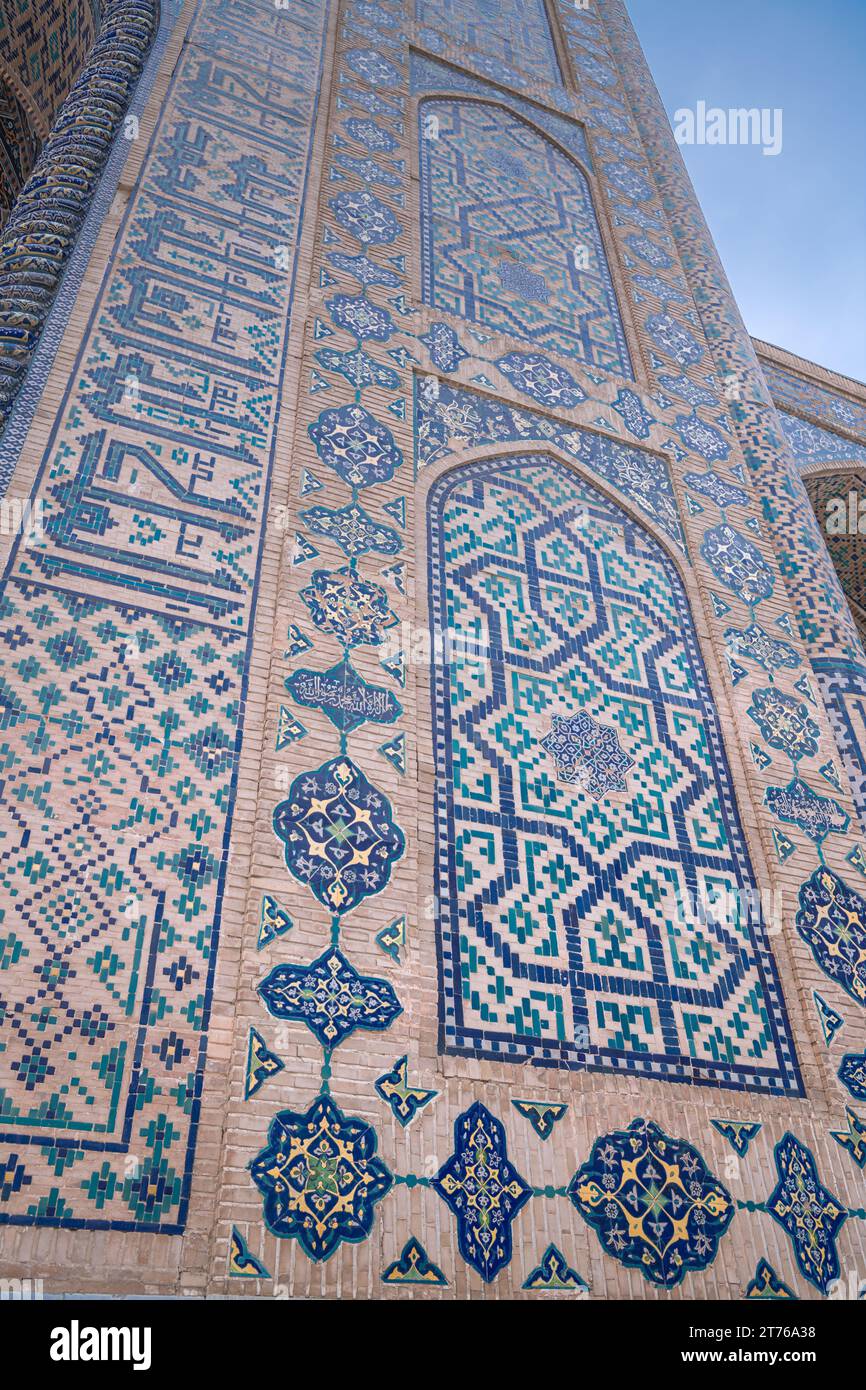 Details of the vaulted portal or iwan, an example of Islamic ...