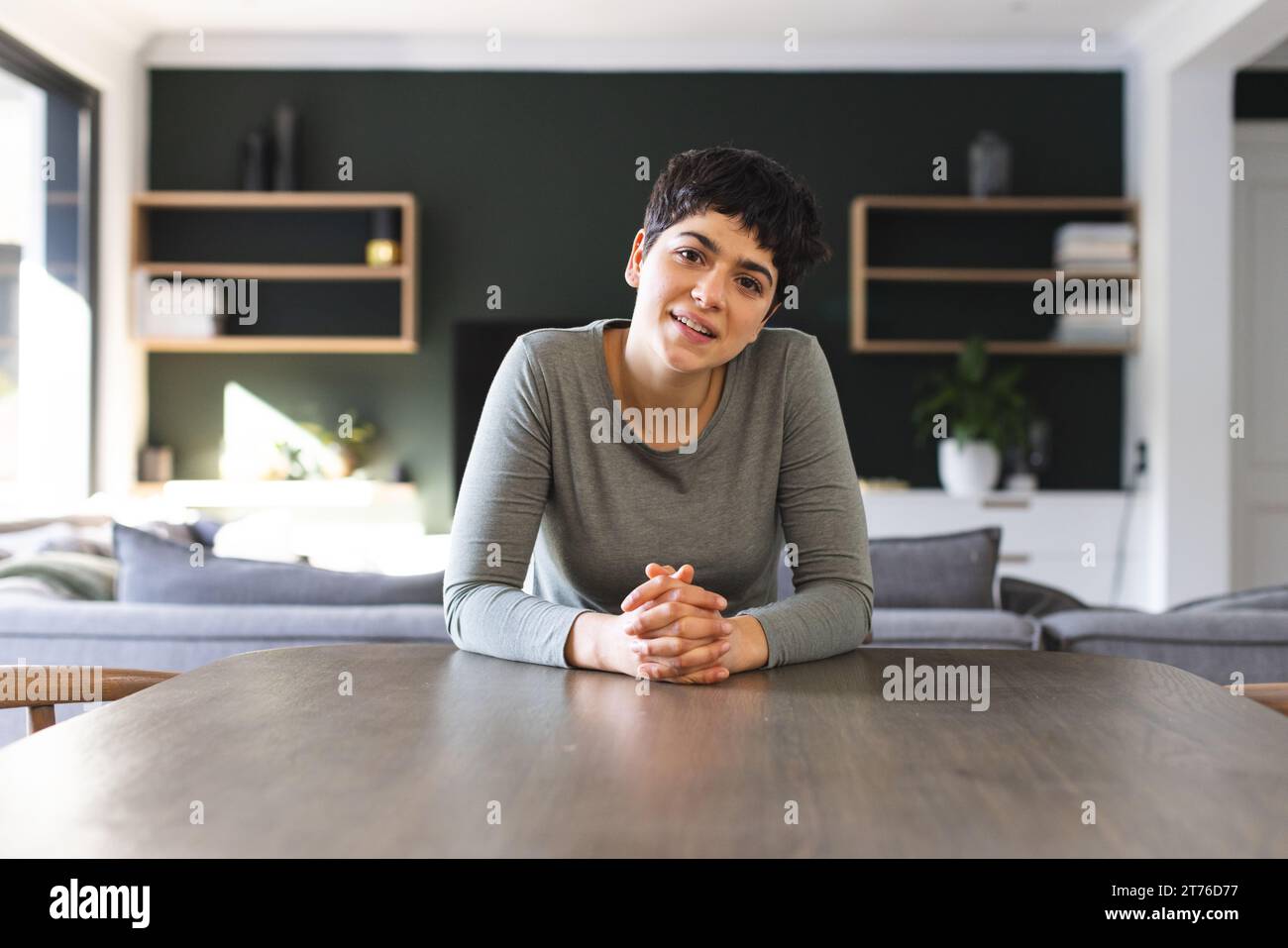 Woman sitting at table hi-res stock photography and images - Alamy