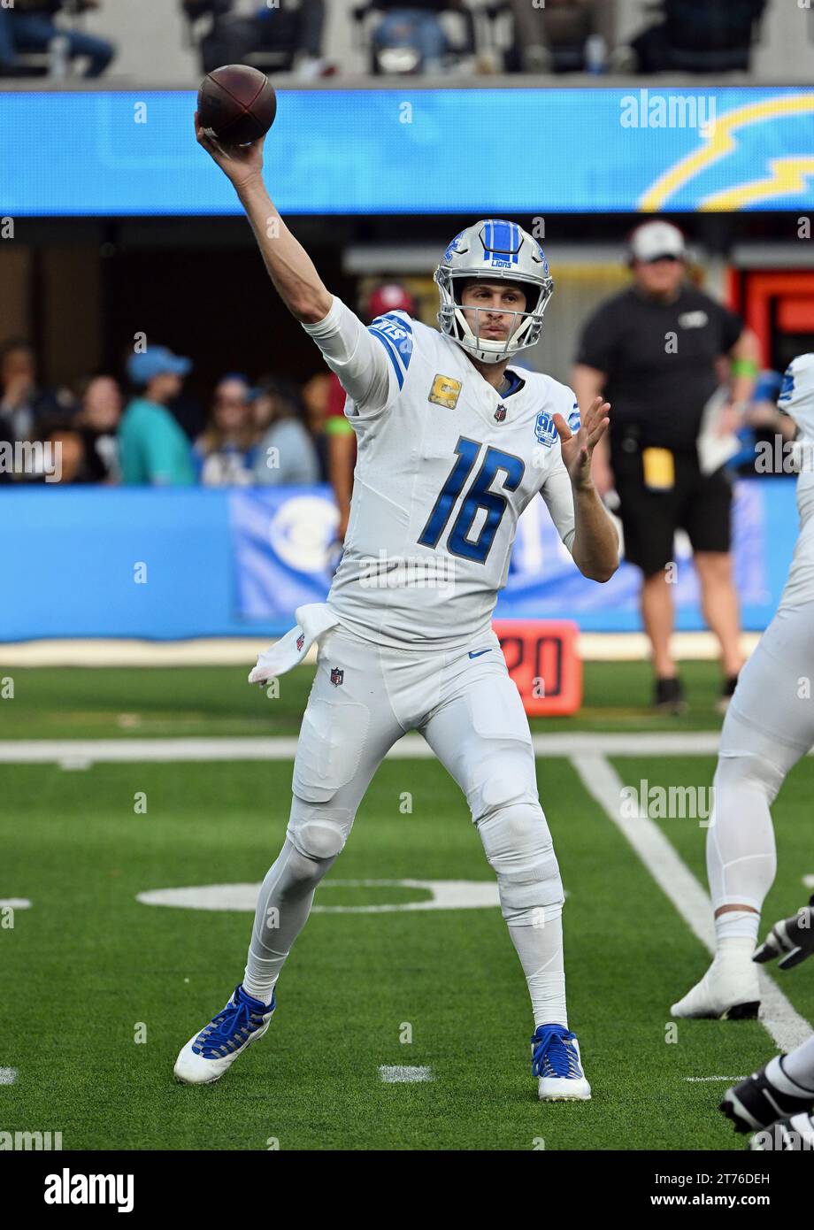 Detroit Lions quarterback Jared Goff (16) throws a pass during an NFL ...