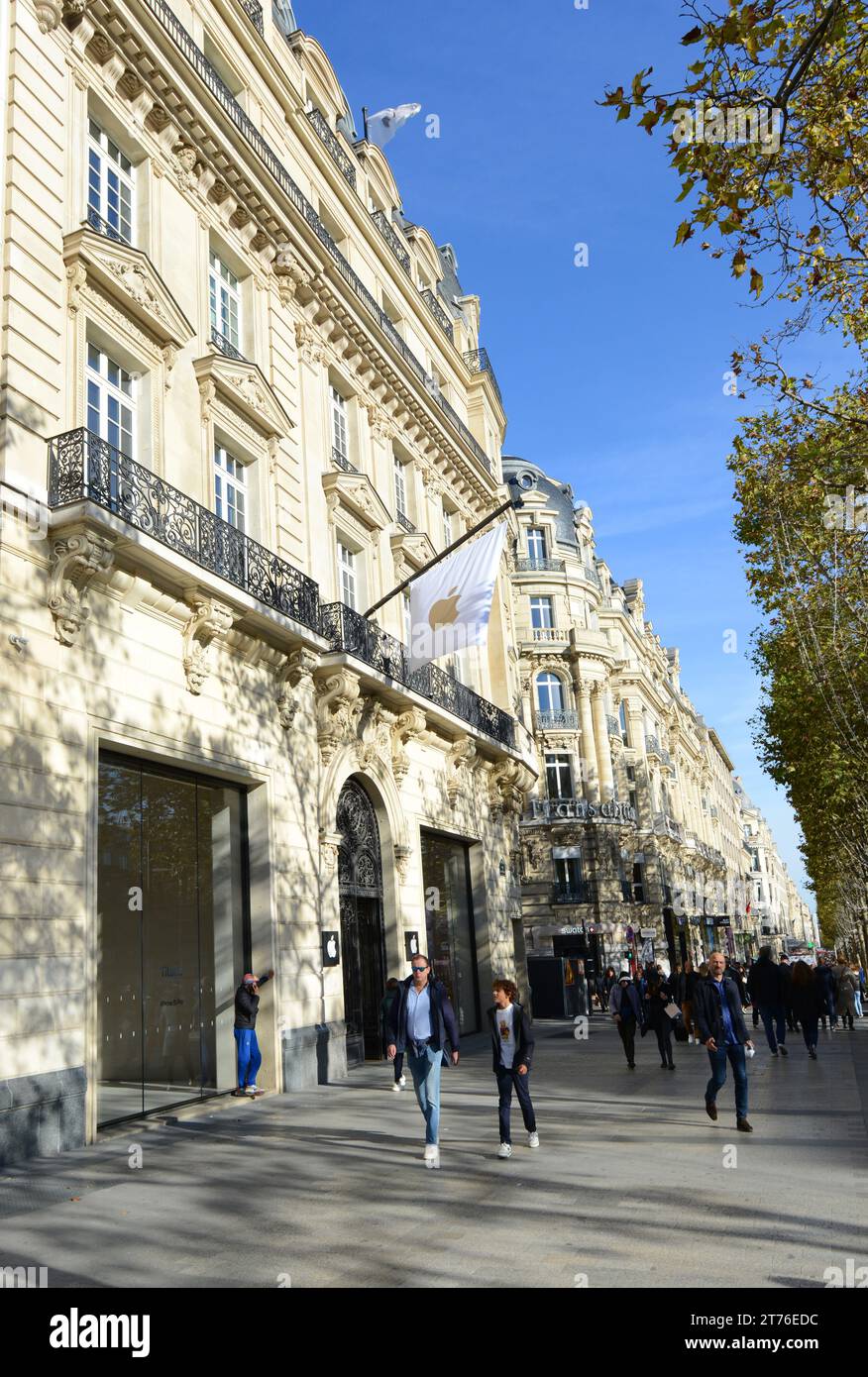 The Apple computer shop on Avenue des Champs-Élysées in the 8th ...