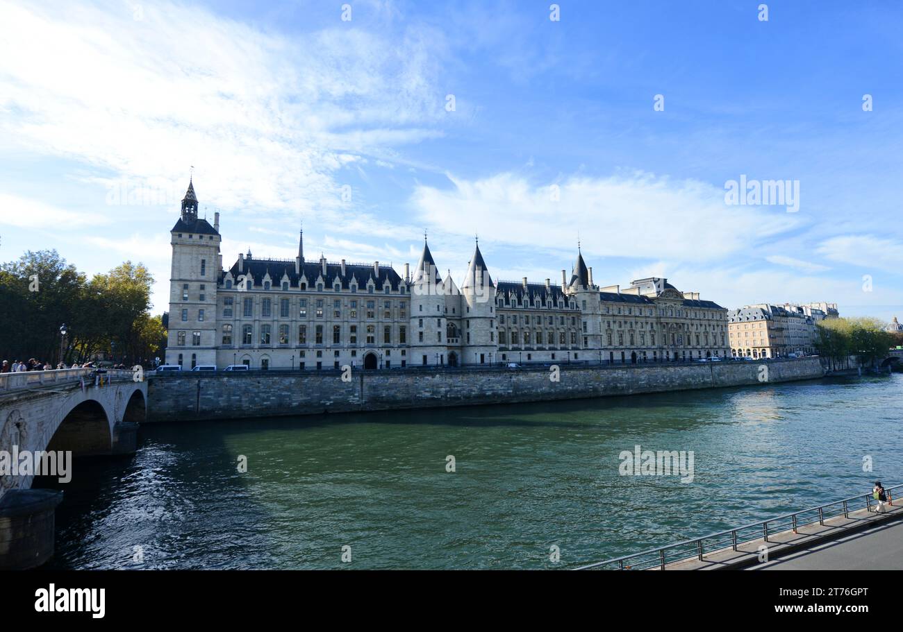 A view of the Seine river with the Pont au Change and the Conciergerie ...