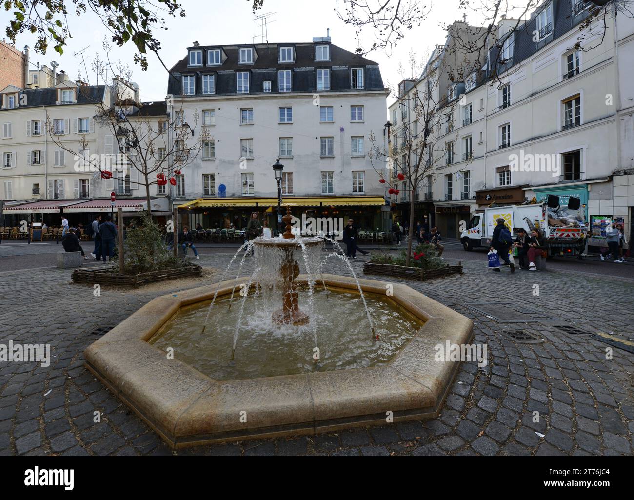 Place de la Contrescarpe in the Latin Quarter, Paris, France Stock ...
