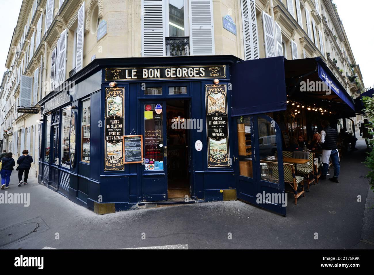 Le Bon Georges bistro on the corner of Rue Saint-Georges, and Rue d ...