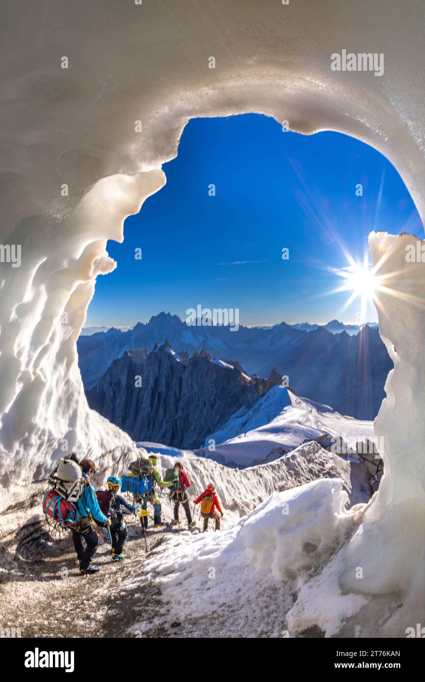 FRANCE. ALPS. HAUTE-SAVOIE (74) CHAMONIX-MONT-BLANC, AIGUILLE DU MIDI ...
