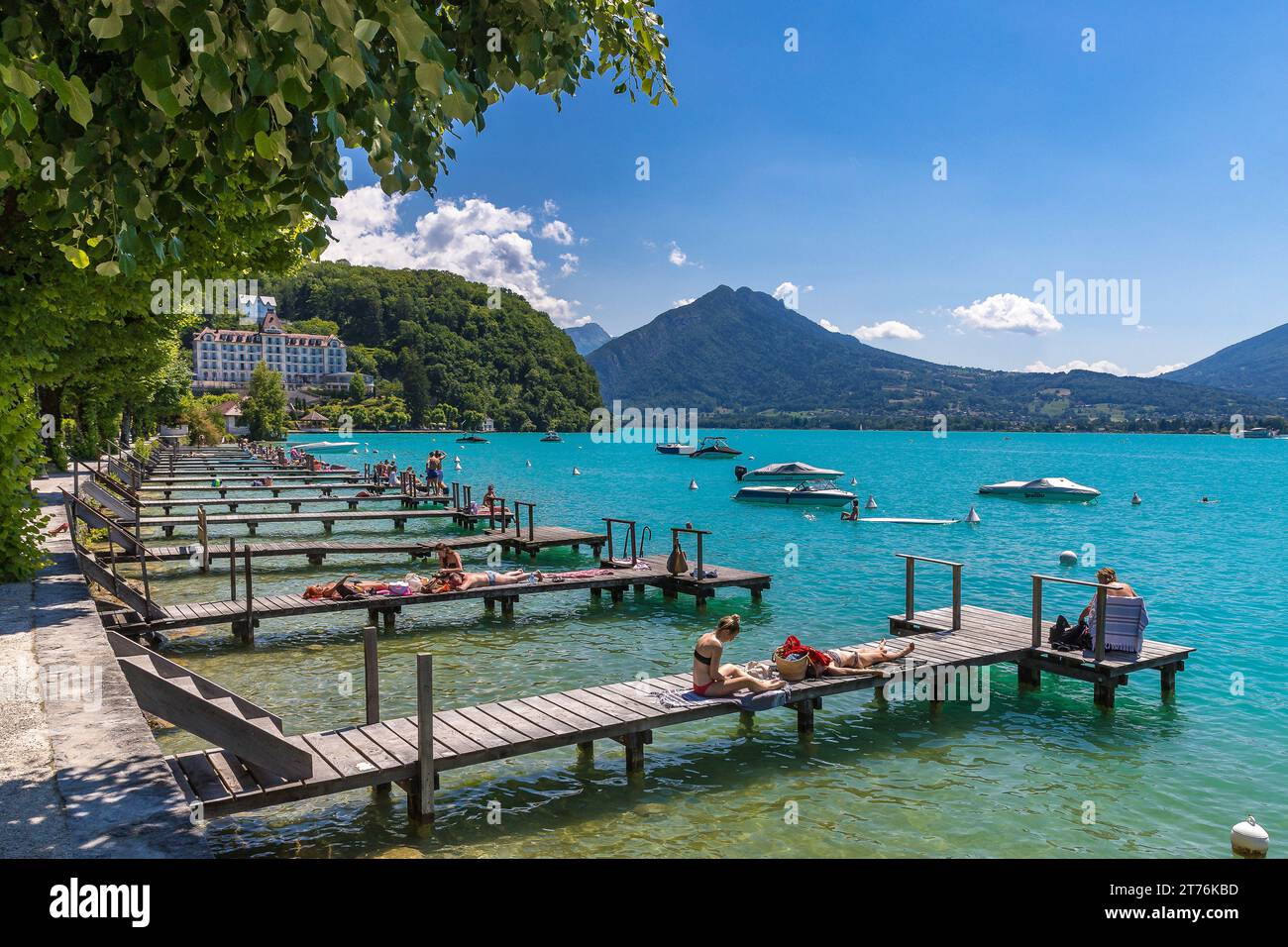 HAUTE-SAVOIE (74), LAC D'ANNECY, MENTHON-SAINT-BERNARD Stock Photo - Alamy