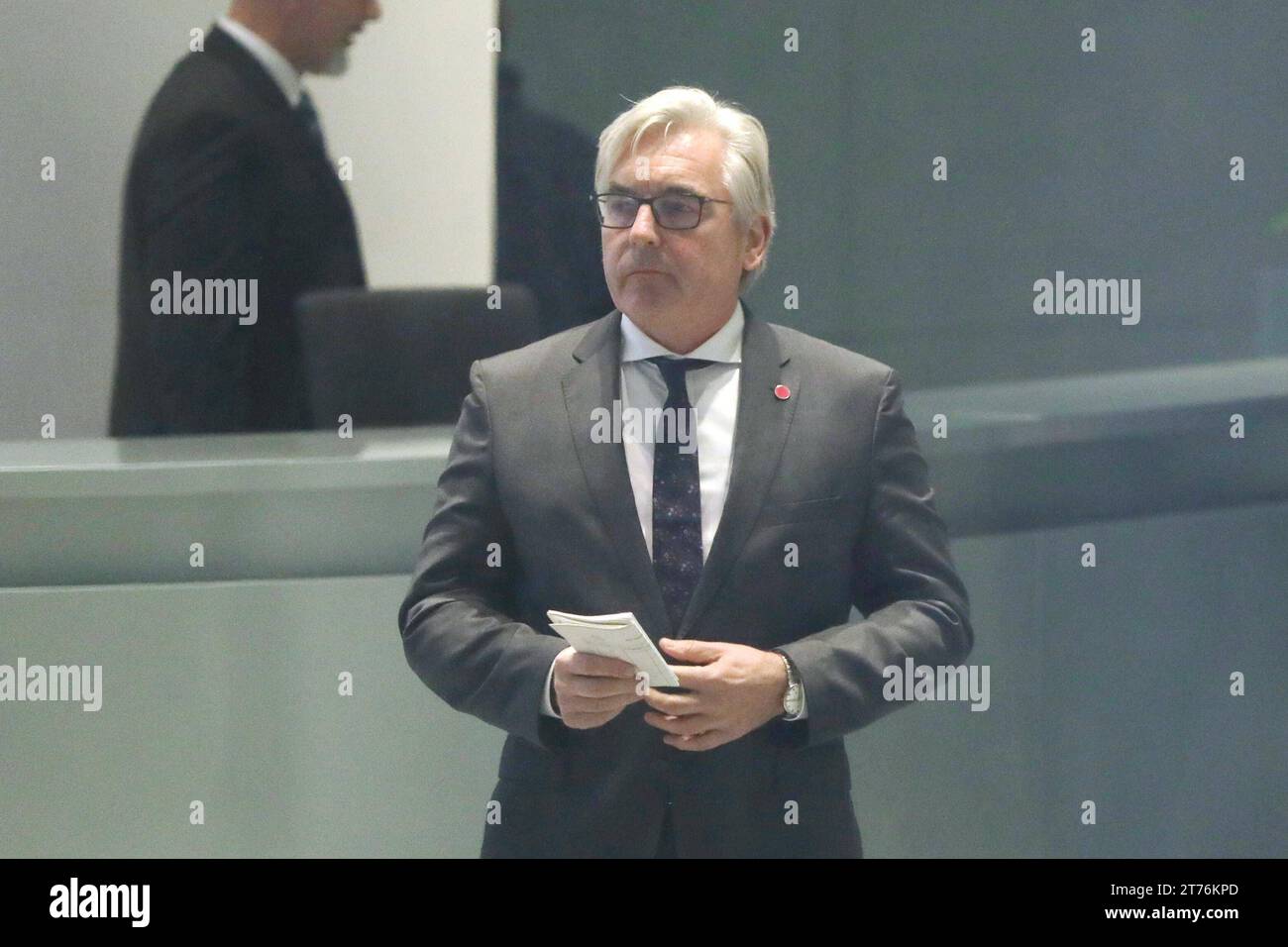 Geschaeftstraeger hi-res stock photography and images - Alamy