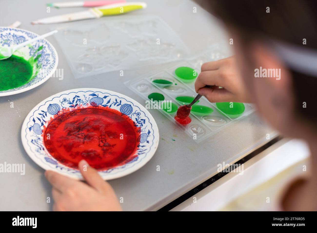 Children are learning and doing science experiments. Little girl ...