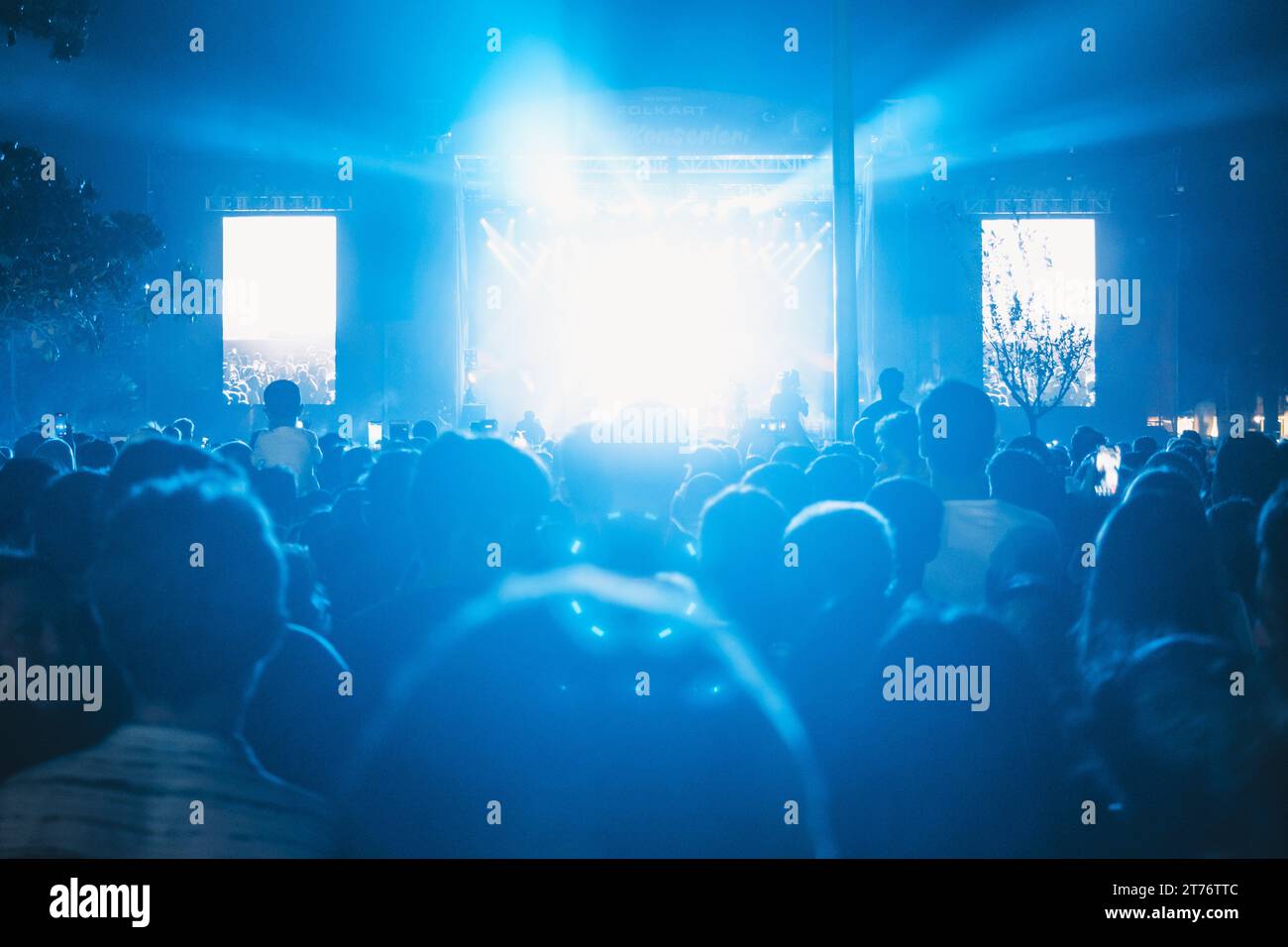 Lively stage performance hi-res stock photography and images - Alamy
