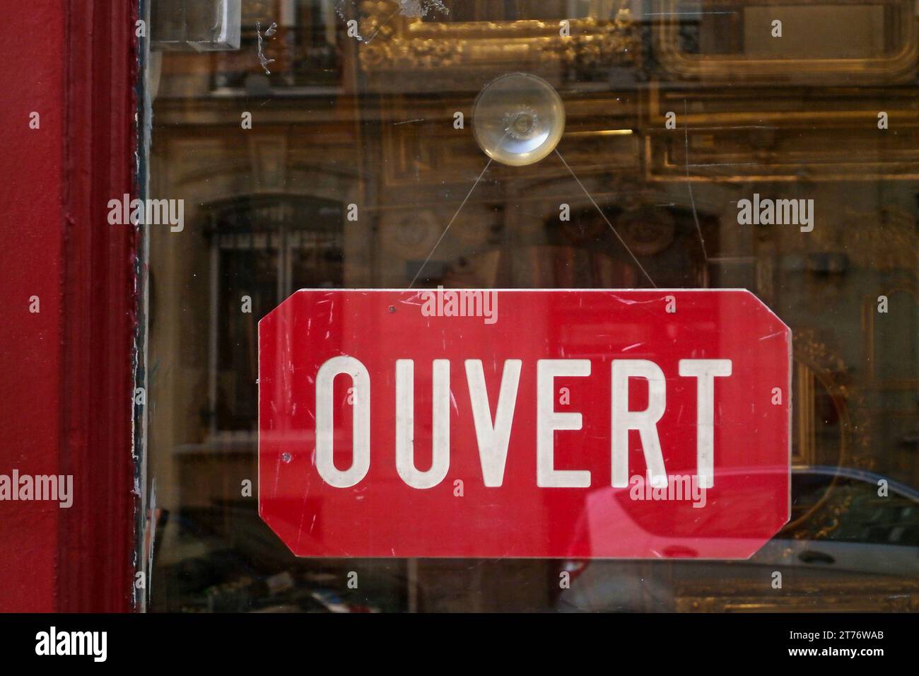Ouvert open hi-res stock photography and images - Alamy