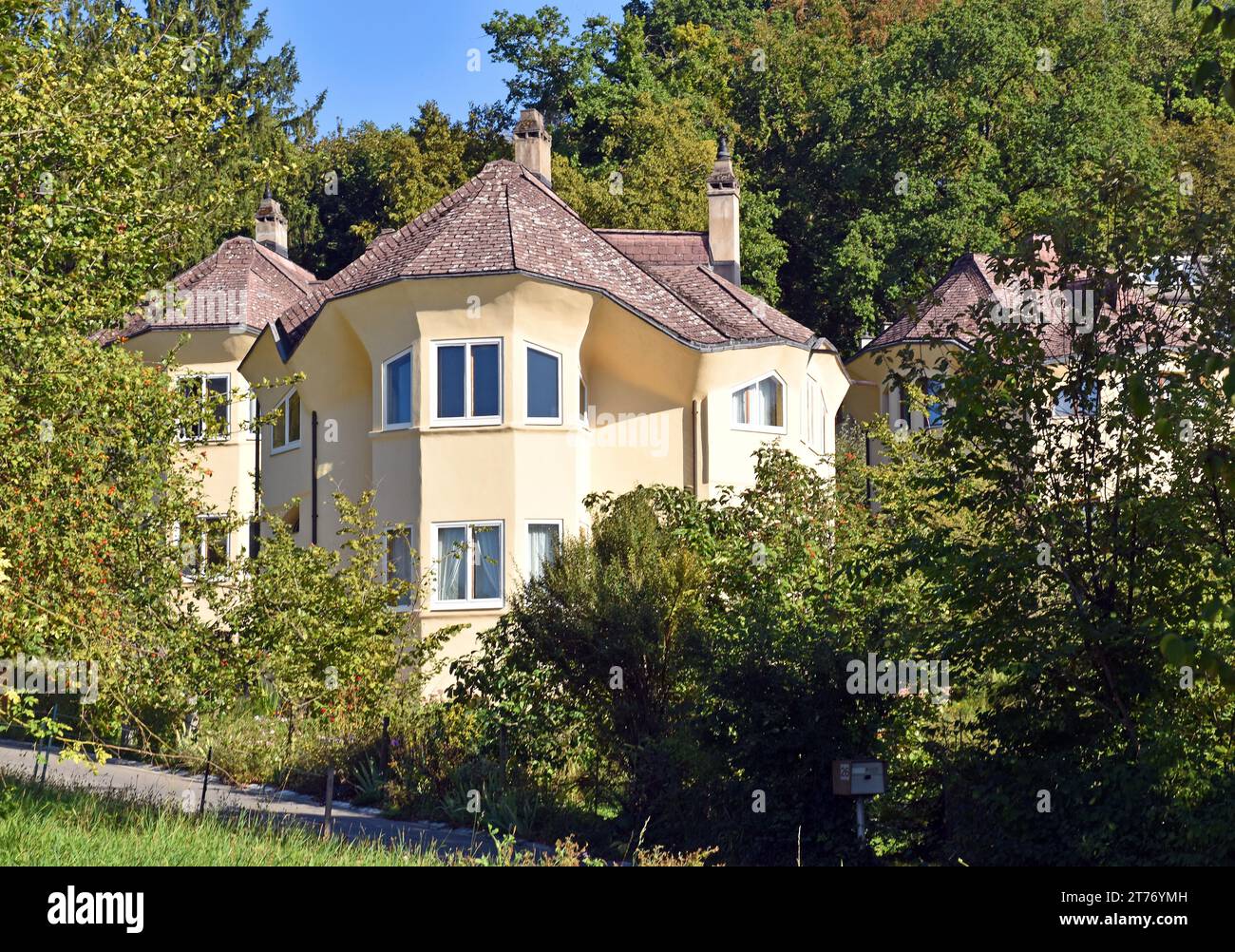 Houses & small apartment buildings in the woods around the Goetheanum ...