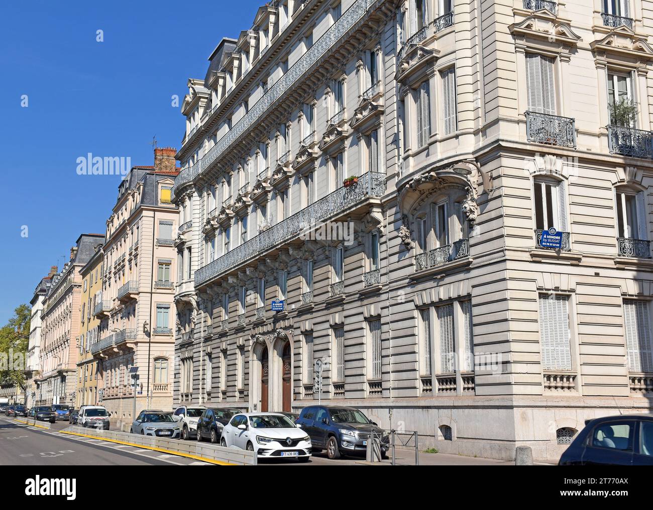 Two identical but handed buildings hi-res stock photography and images ...