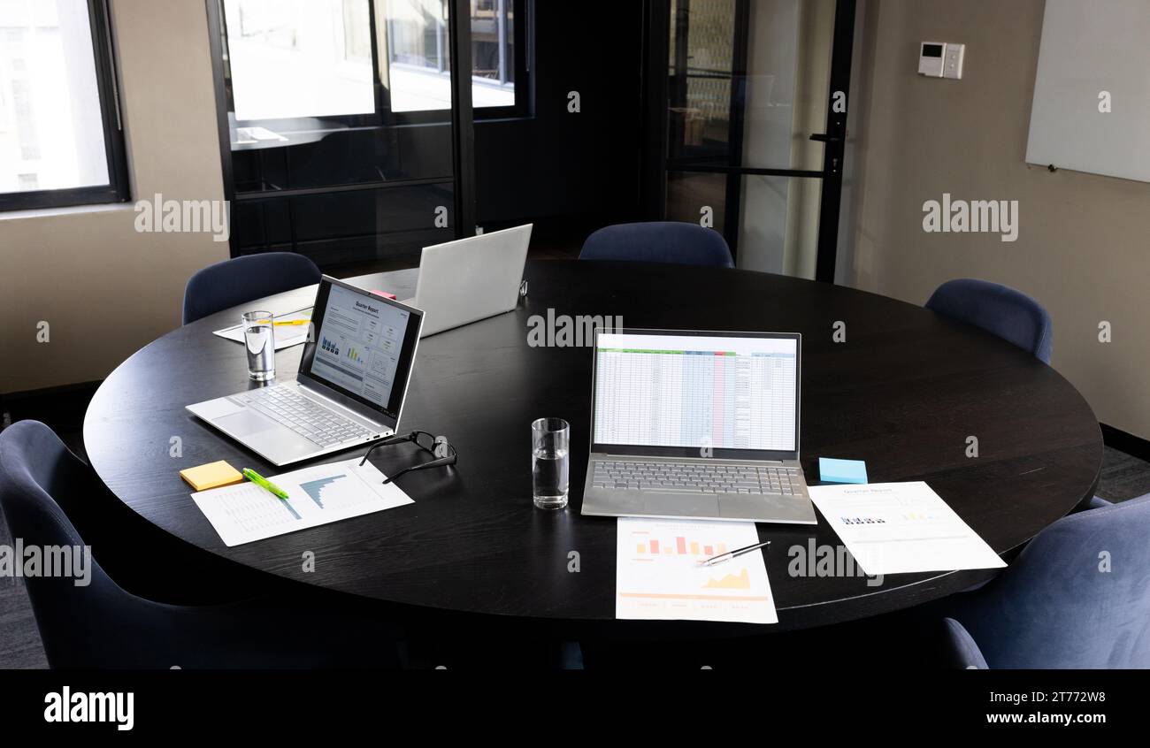 Screens room hi-res stock photography and images - Alamy