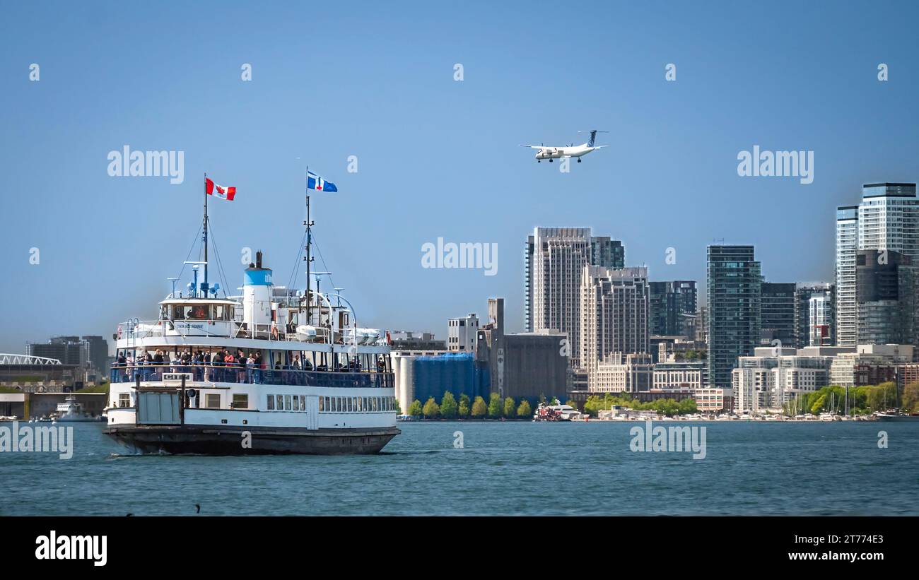 Air canada plane over toronto hi-res stock photography and images - Alamy