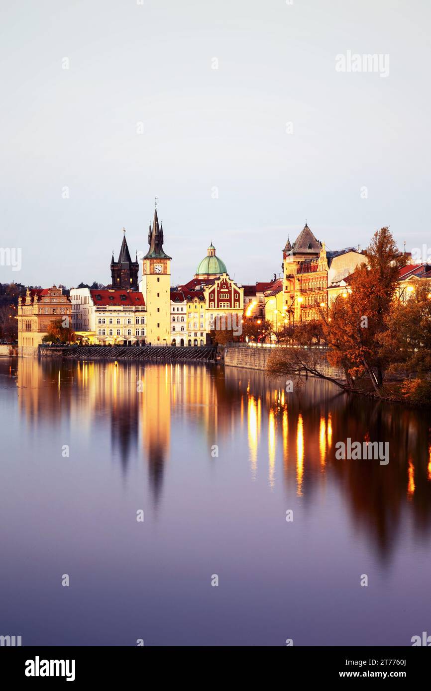 The beautiful medieval buildings of Prague illuminated in the waters ...