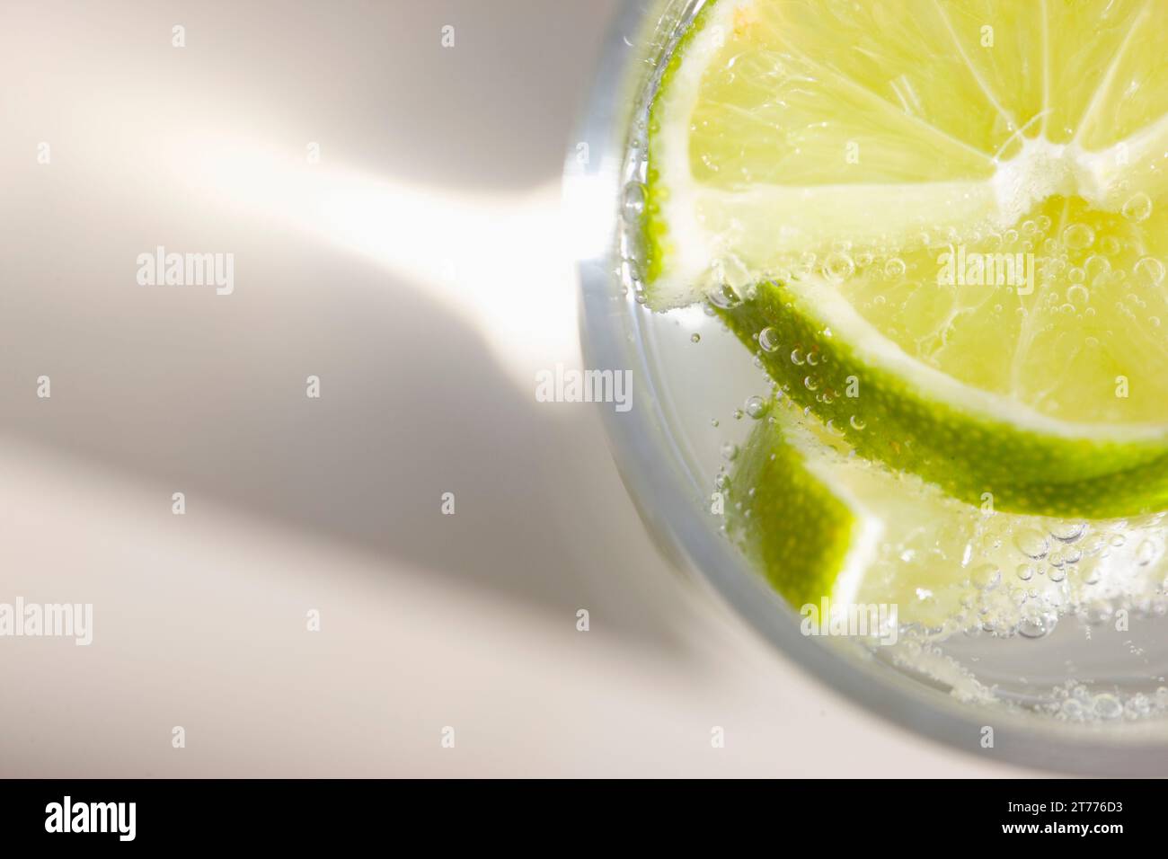 Extreme close up of a glass of sparkling water with sliced lime Stock Photo - Alamy