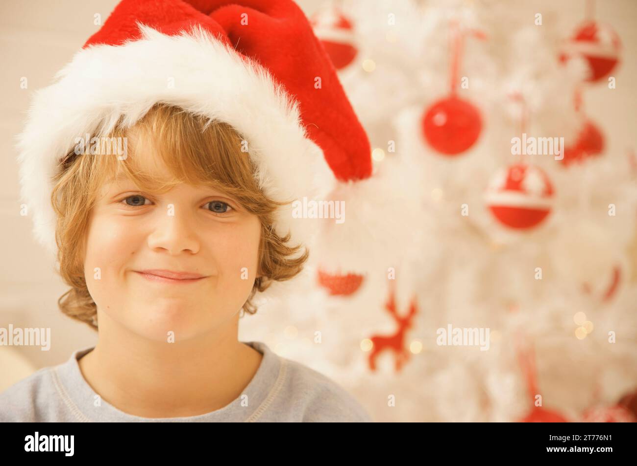 Boy wearing a red and white Christmas hat Stock Photo - Alamy
