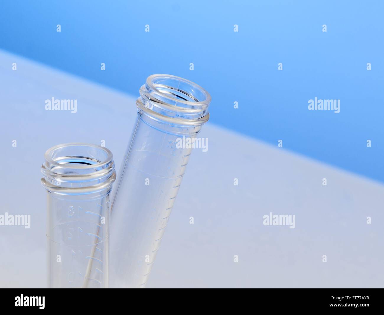 Test tubes blue fluid hi-res stock photography and images - Alamy