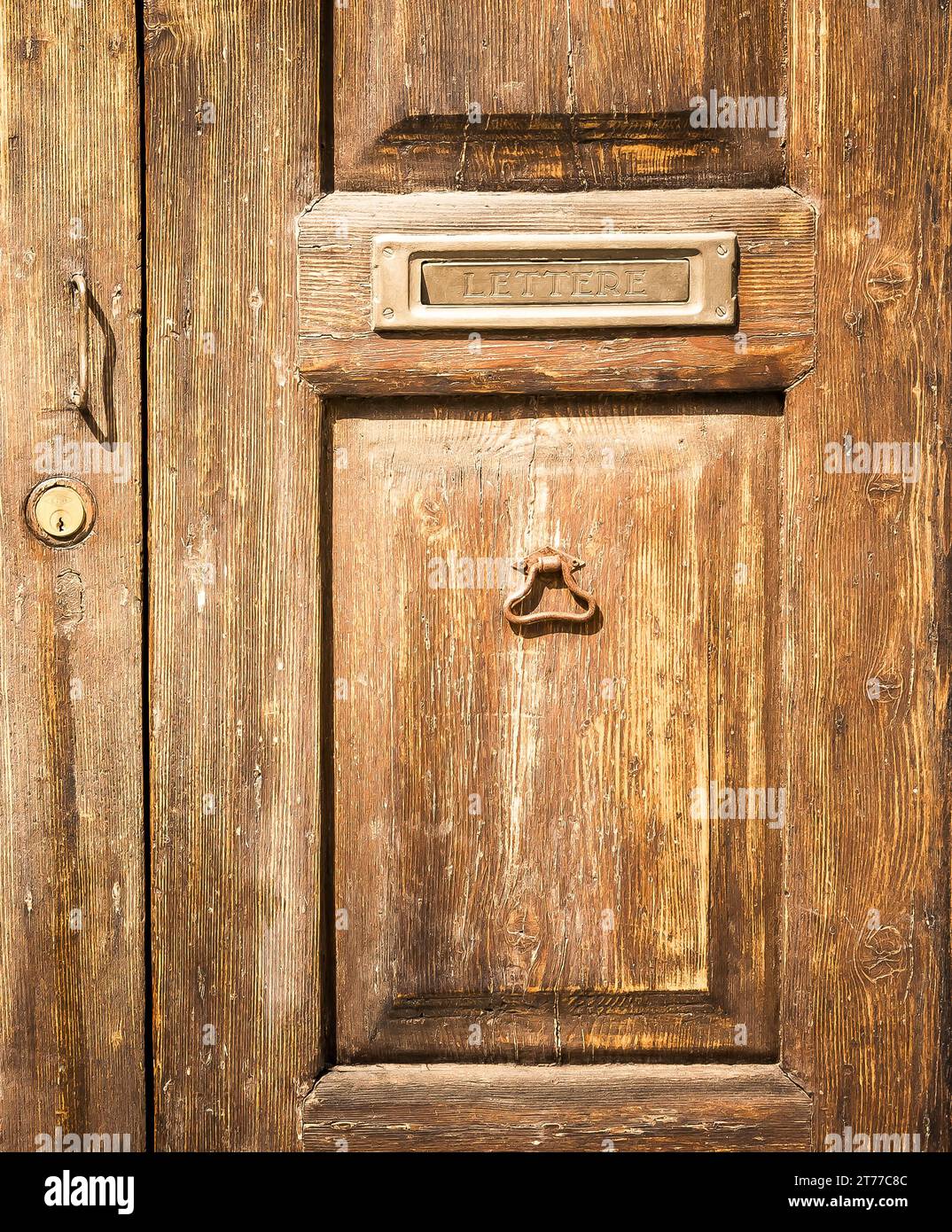 detail of old wood door with postbox for background Stock Photo - Alamy