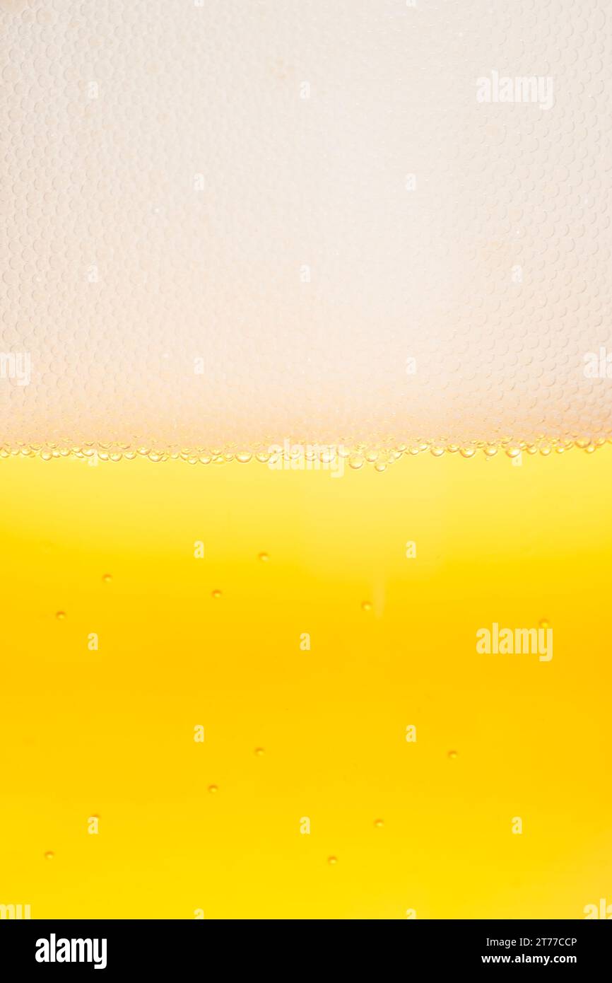 detail of fresh beer with bubbles and foam for background Stock Photo ...